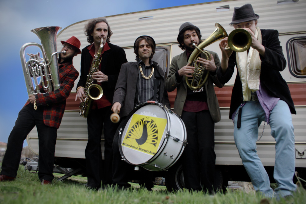 HiSTéRiCaS GrabacioneS: Million Dollar Mercedes Band al estilo de las ...