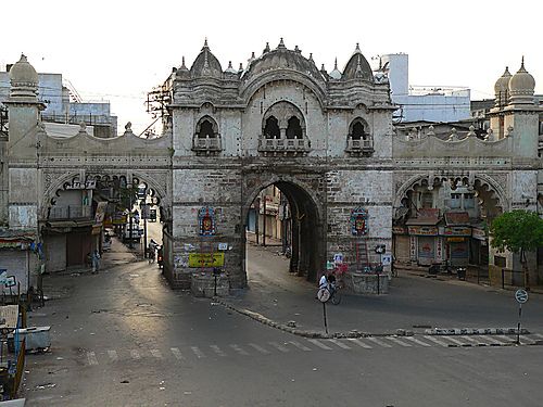 ZOOMININDIA: Gates of Vadodara