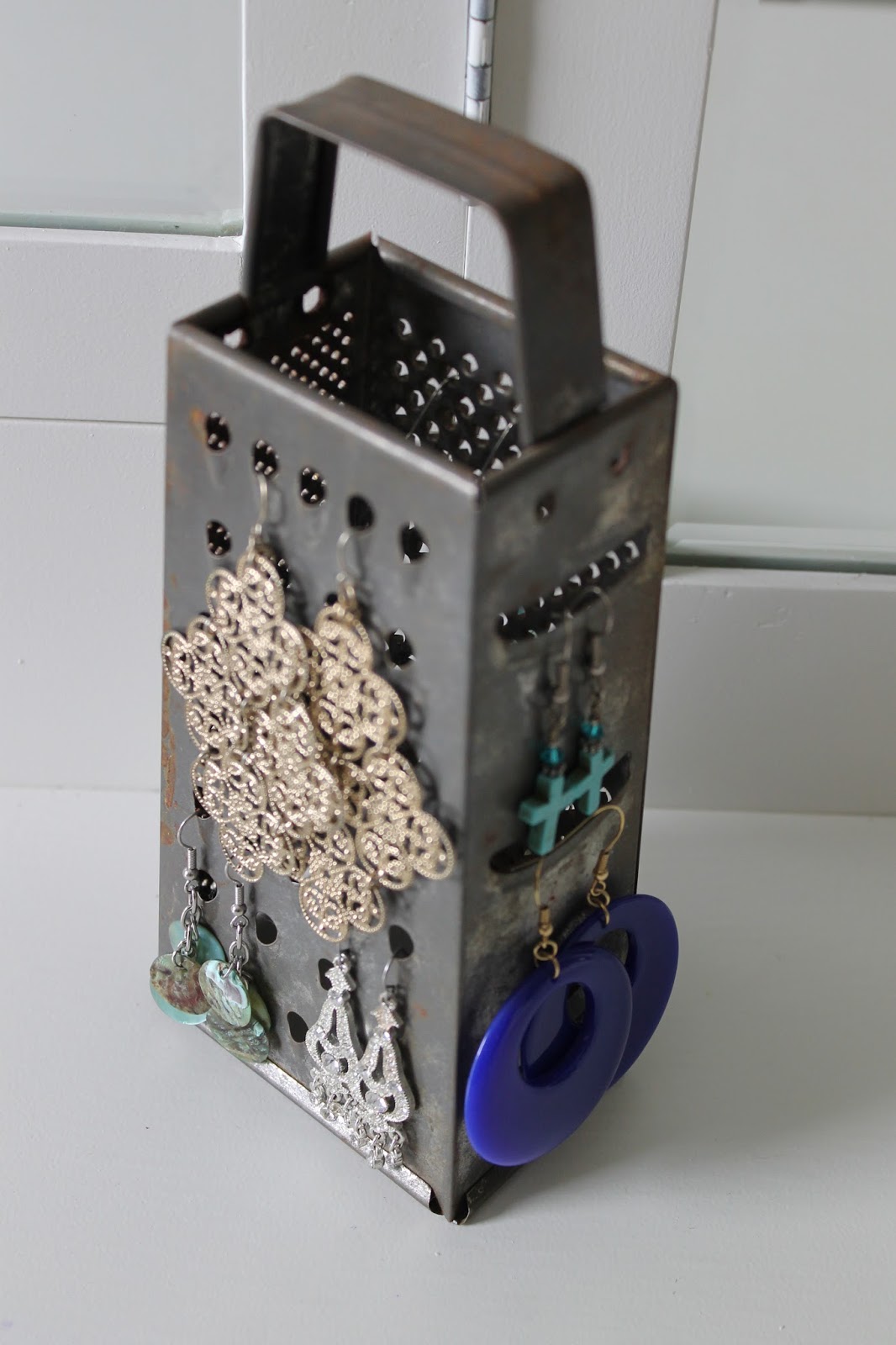 Dens gens Creatifs: TWO MINUTE CRAFT PROJECT(CHEESE GRATER)