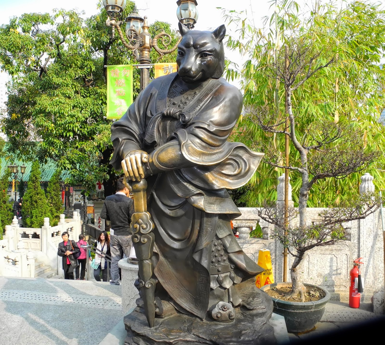 SERBA SERBI TRIDHARMA: SHIO ANJING