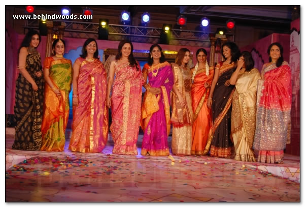 Pothys:Saree shopping in Trivandrum, Silk sarees in kerala,Kanchipuram ...
