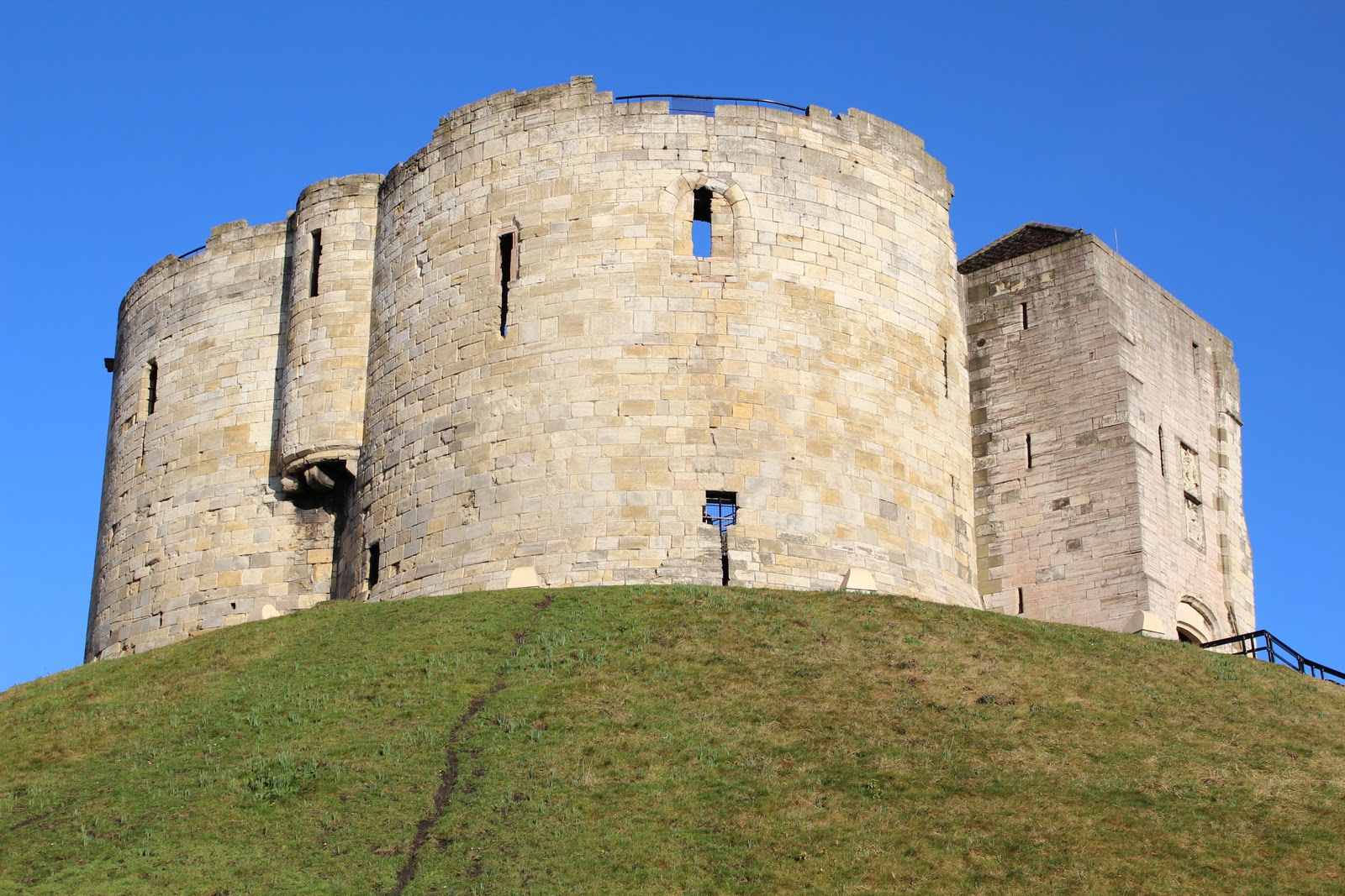 Ginnels Gates and Ghosts: Clifford's Tower