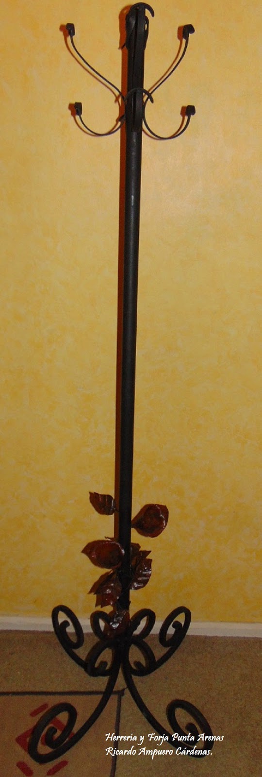 Herreria y Forja Punta Arenas: Percheros