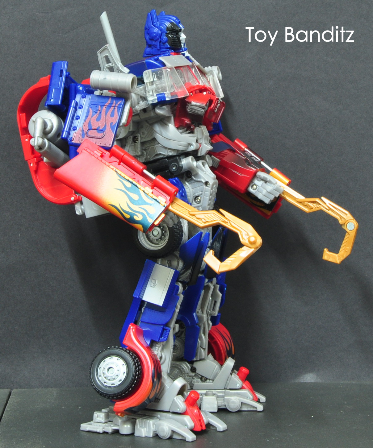 toy banditz: OPTIMUS PRIME BY HASBRO
