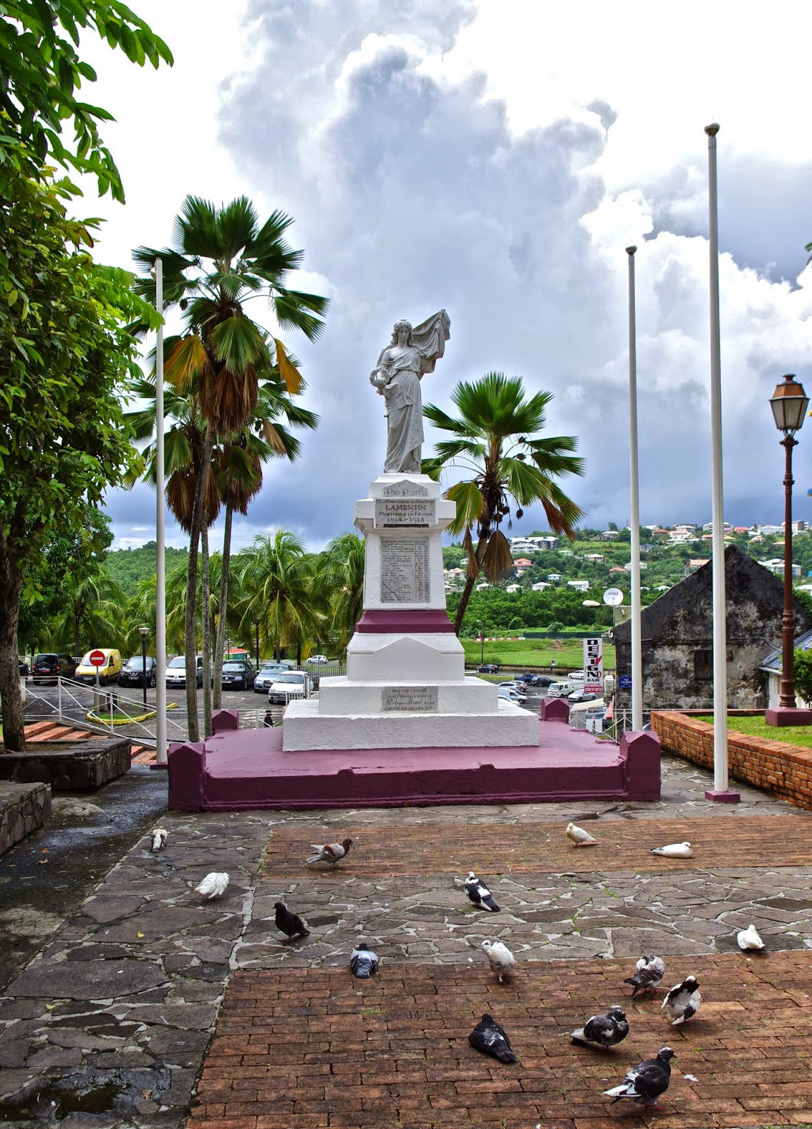 PHOTOS D'IL: Première expo " Les monuments aux morts de la Martinique"