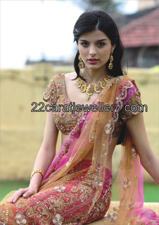 Models Showcasing 22 Carat Antique Heavy Necklaces 2 - Jewellery Designs