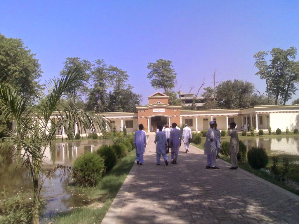 Burewala The Front View Of Shahab Block From Street - Burewala Today