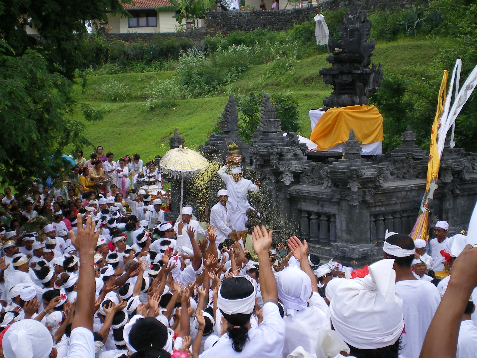 Eksotika Budaya Bali: Tradisi ngusaba Bukakak desa Giri Emas,Kecamatan ...