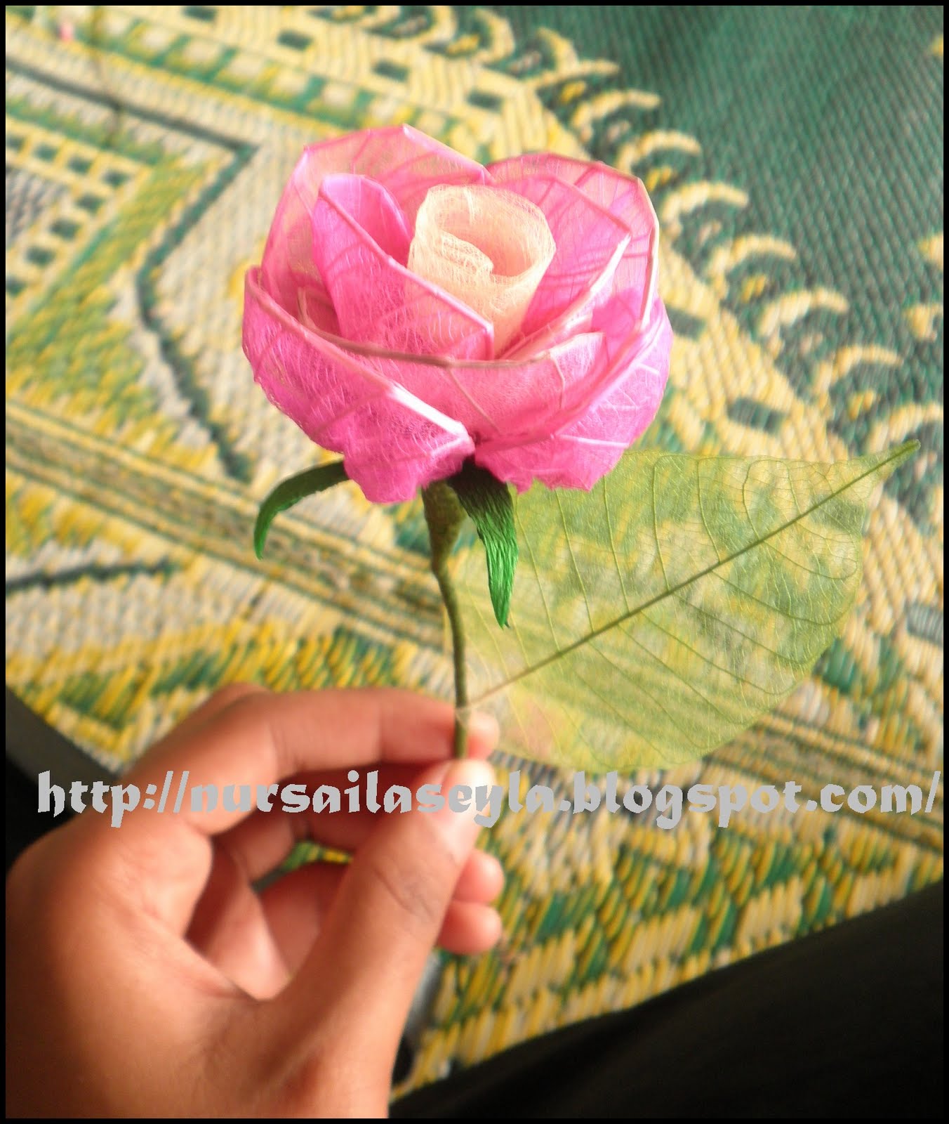 cik seyla bla3..: gubahan bunga dr daun getah....