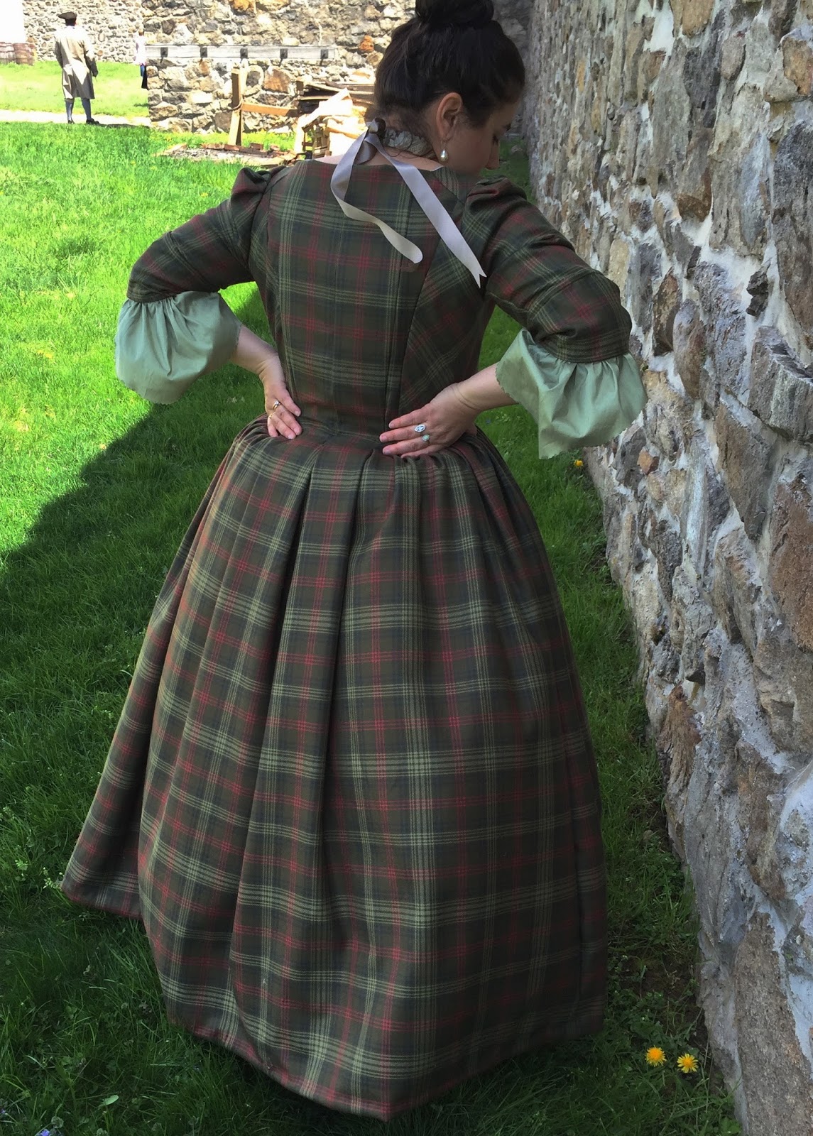 Maggie's Costume Wardrobe: Outlander "The Gathering" gown