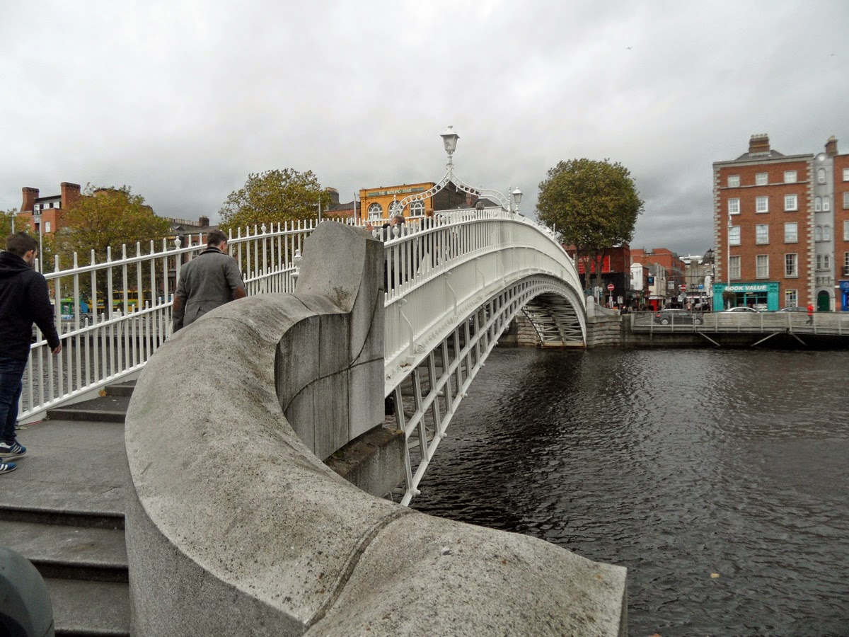 The Happy Pontist: Irish Bridges: 1. Ha'penny Bridge, Dublin