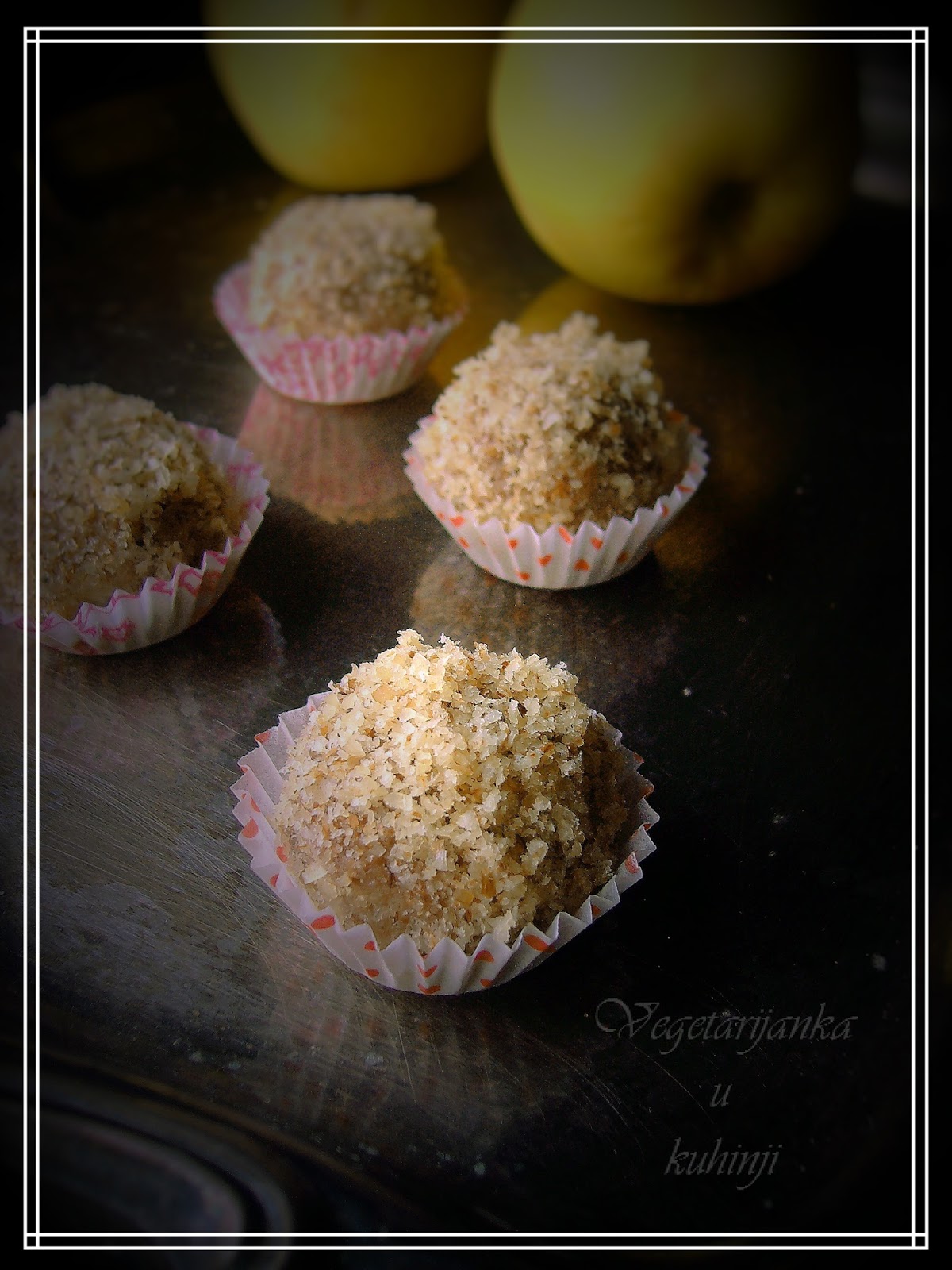 Posne bombice sa jabukama, orasima i čokoladom