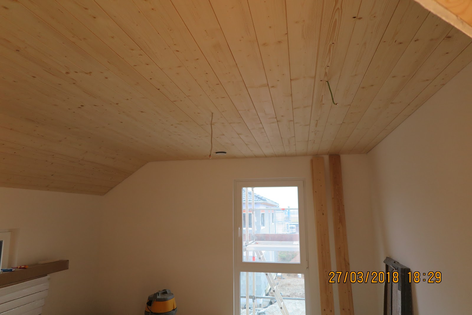 Wir bauen ein Holzhaus: Nachtrag: Einbau der Holzdecke