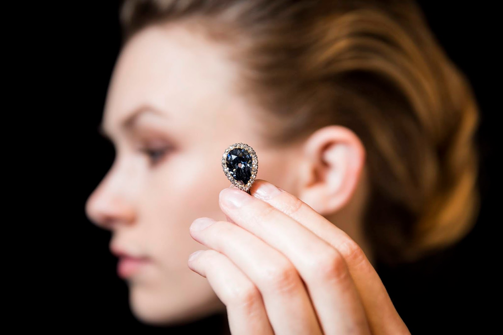Kee Hua Chee Live!: THE FARNESE BLUE DIAMOND SOLD FOR RM 28 MILLION AT ...