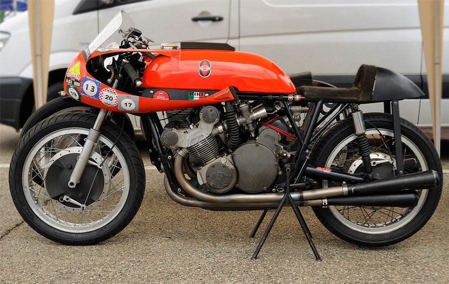 Fast is fast...: Gilera race bikes.