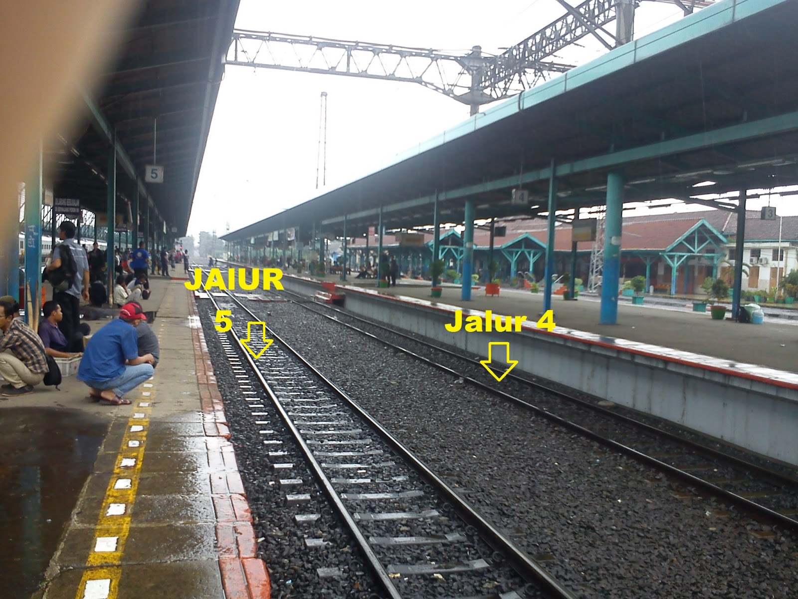 Jalur/Peron-Peron di Stasiun Manggarai