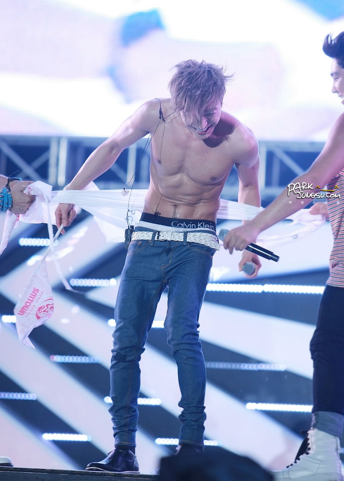 SUPER JUNIOR: 120826 SMTown Seoul : Half Naked Leeteuk Part 3 [from 120818]