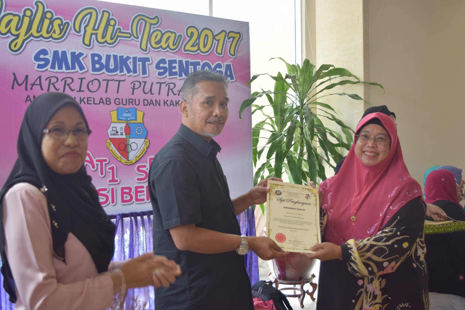 SMK BUKIT SENTOSA: Majlis Hi-Tea SMKBS