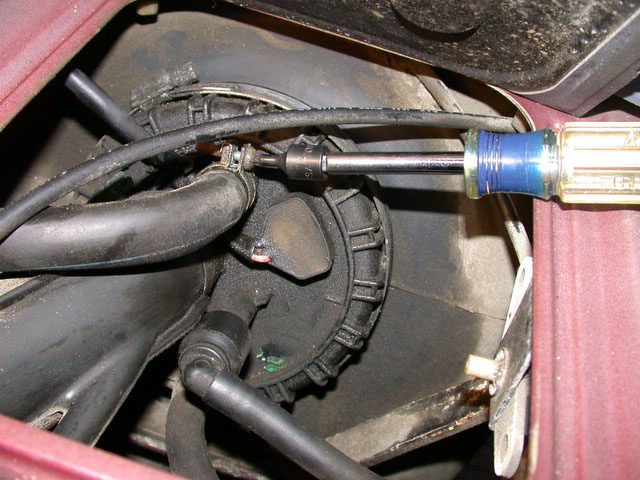 Project V-Lo: Replacing a Fuel Sending Unit in a 1990 Volvo 740
