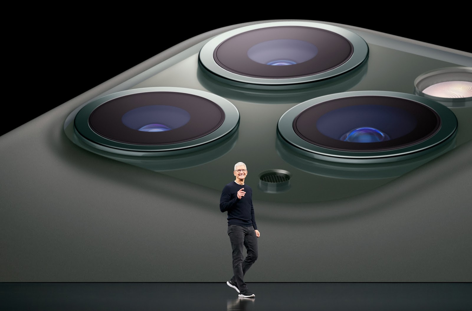 Twitter Trolls the New Camera Feature of Apple iPhone 11