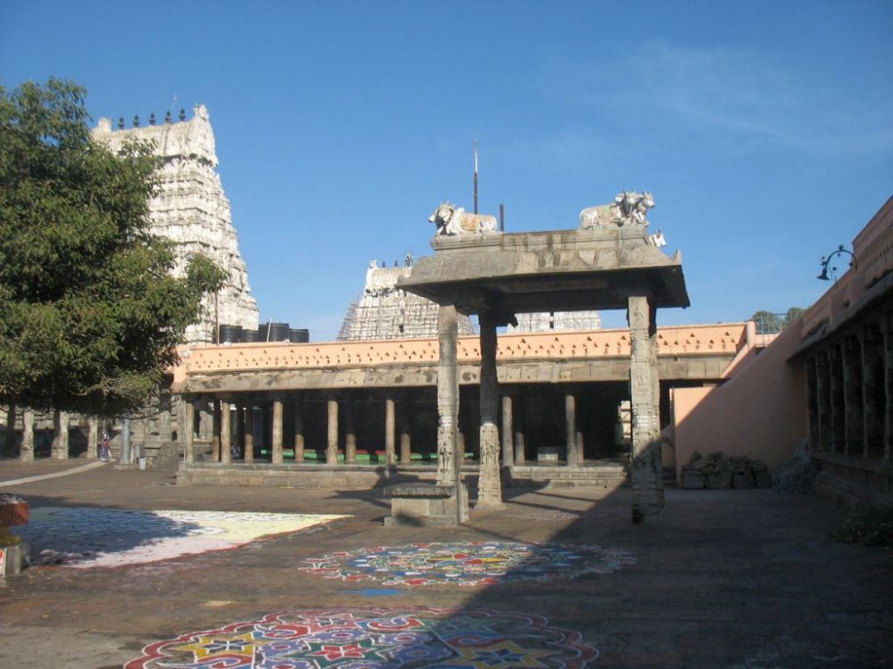 Tamilnadu Tourism: Annamalaiyar Temple – Third Prakaram – Paneer Mandapam