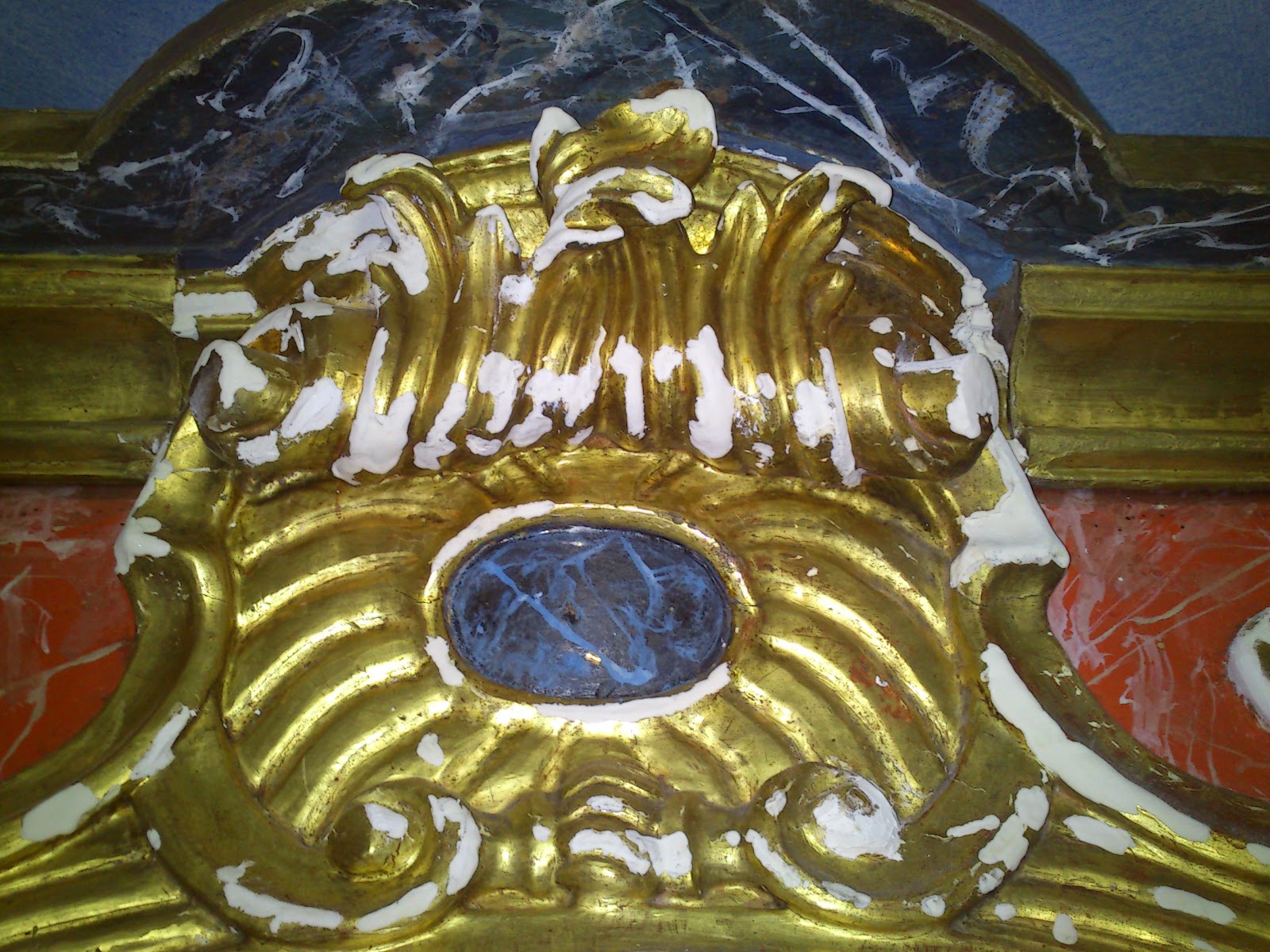 Restaurata: Restauración de un Retablo Dorado y Policromado