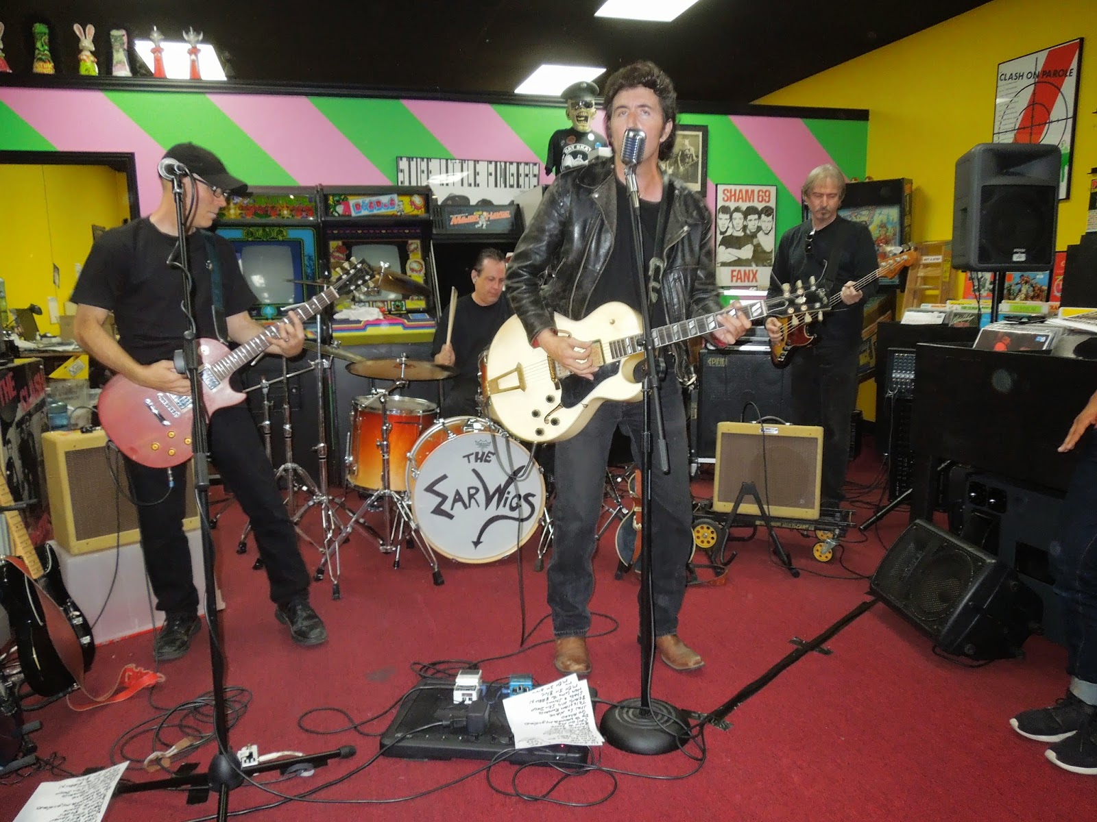 LIVE ROCK GIG: THE EARWIGS REUNION SHOW #1 AT TKO RECORDS - RECAP WITH ...