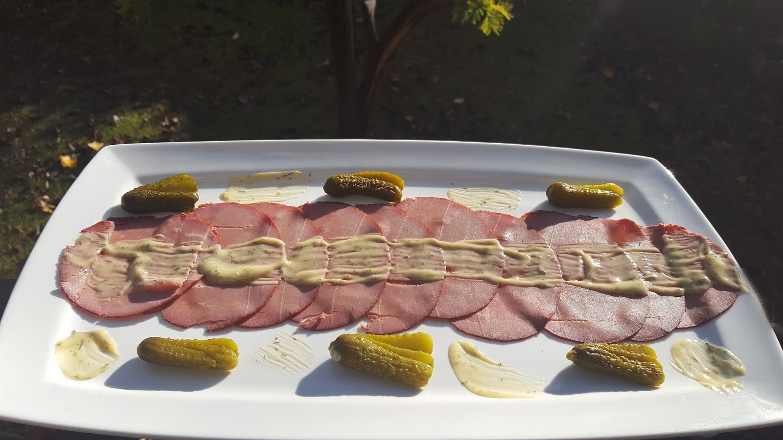 LA COCINA PLURAL: ROAST BEEF CON MOSTAZA Y ENCURTIDOS