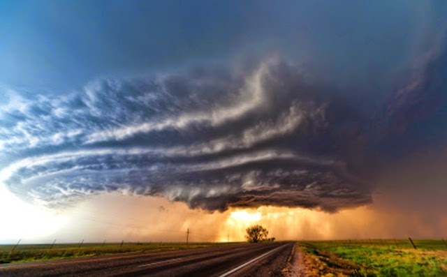 Dangerous Power of Nature : Amazing Supercell Storm