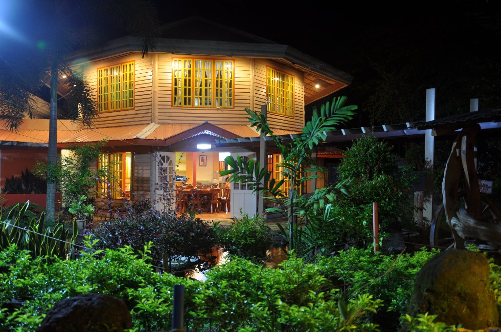 Point and Shoot: A Night In Kidapawan's Grand Ficus Hotel