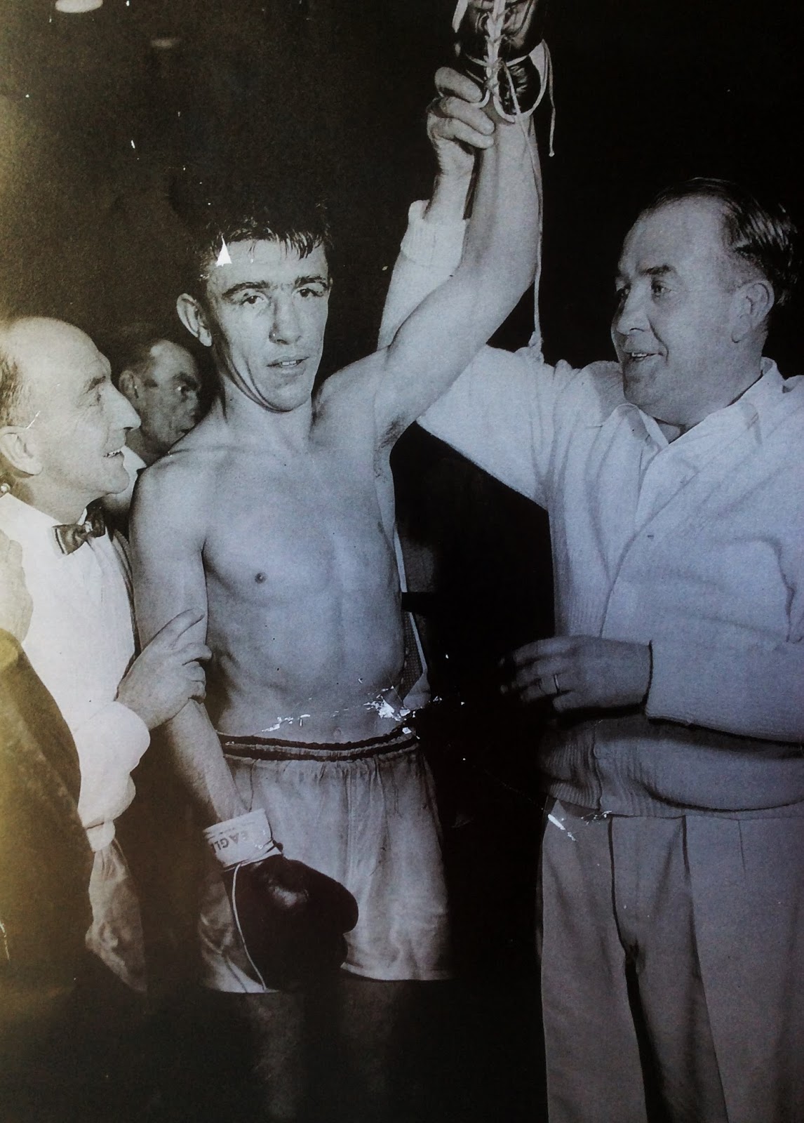 Little Darwin: TOP BOXER DEALT DEADLY HAND