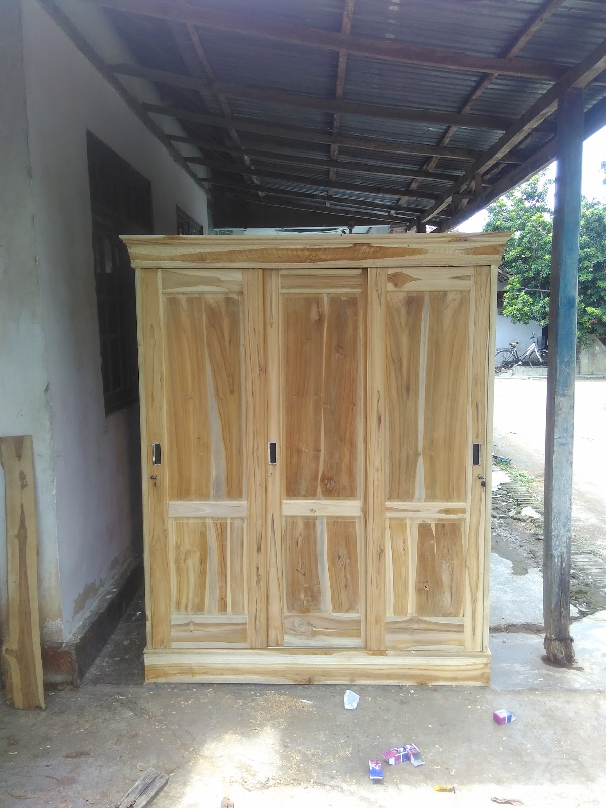 Furniture mebel Jombang: Almari jati murah langsung pengrajin