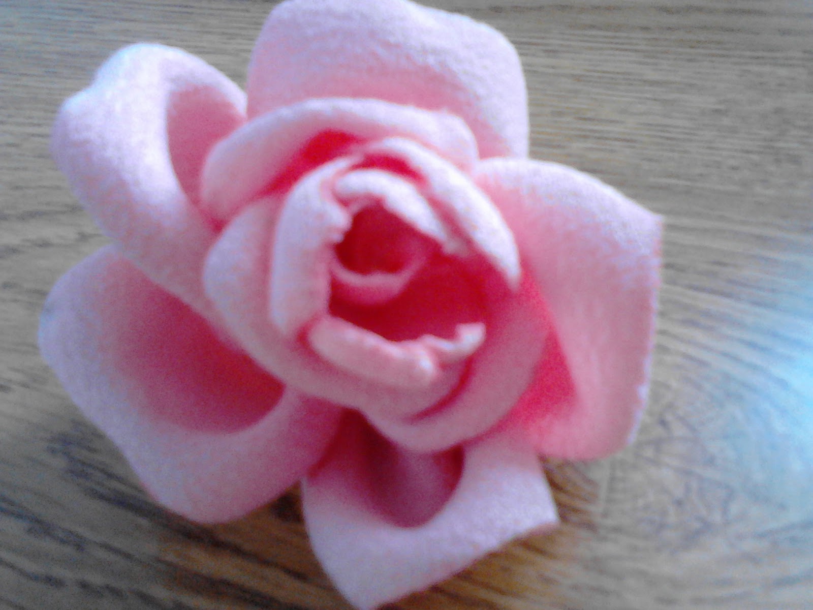 Flori handmade : trandafiri handmade roz,din material textil