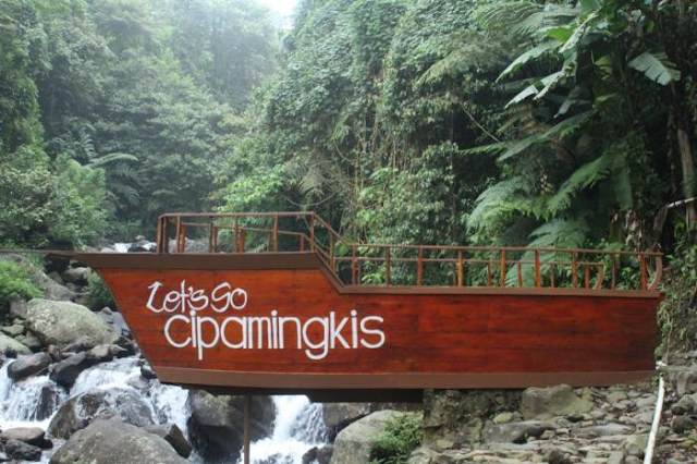 Lokasi dan Rute Curug Cipamingkis Dengan Spot Foto Unik