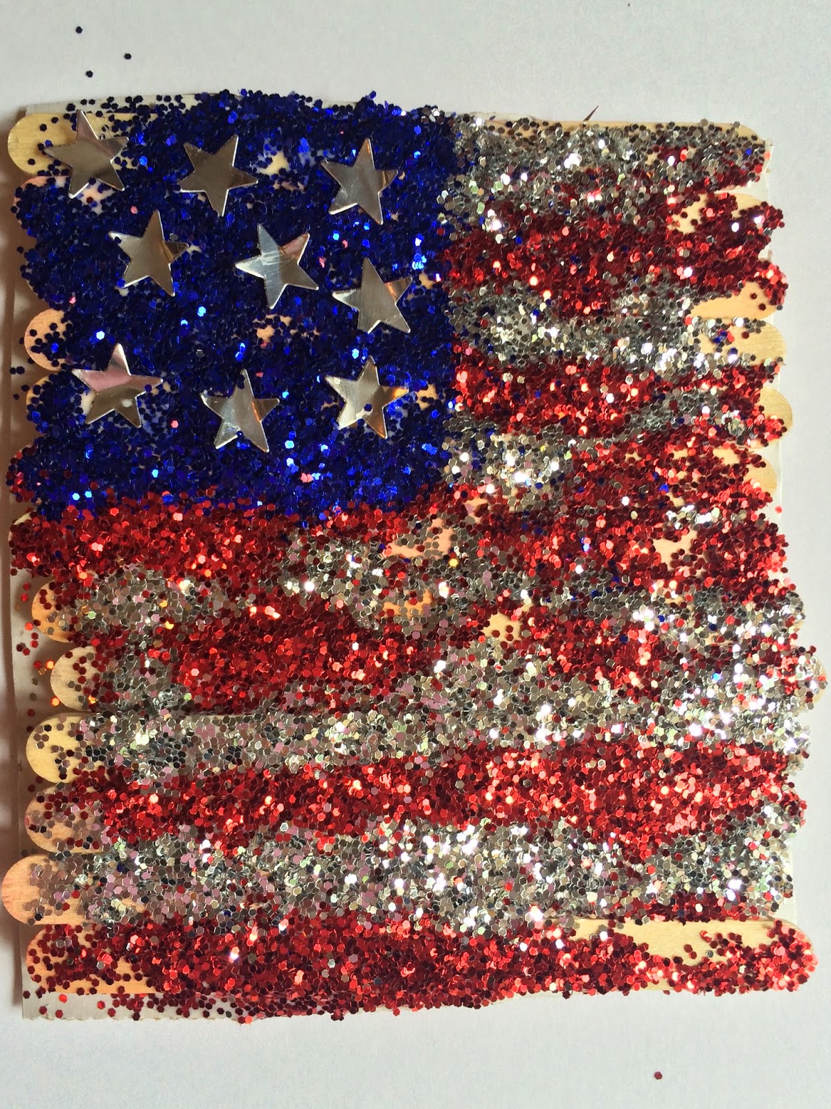 Mini Monets and Mommies: July 4th Glitter American Flag Kids' Art
