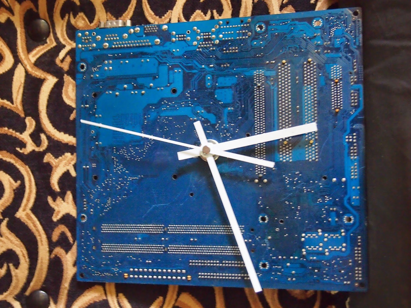Duncan's Recycled Designs: New Motherboard Clocks