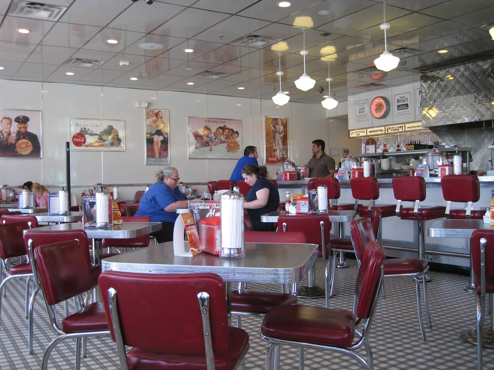 Nós cinco pelo mundo: Crianças em Orlando : Johnny Rockets