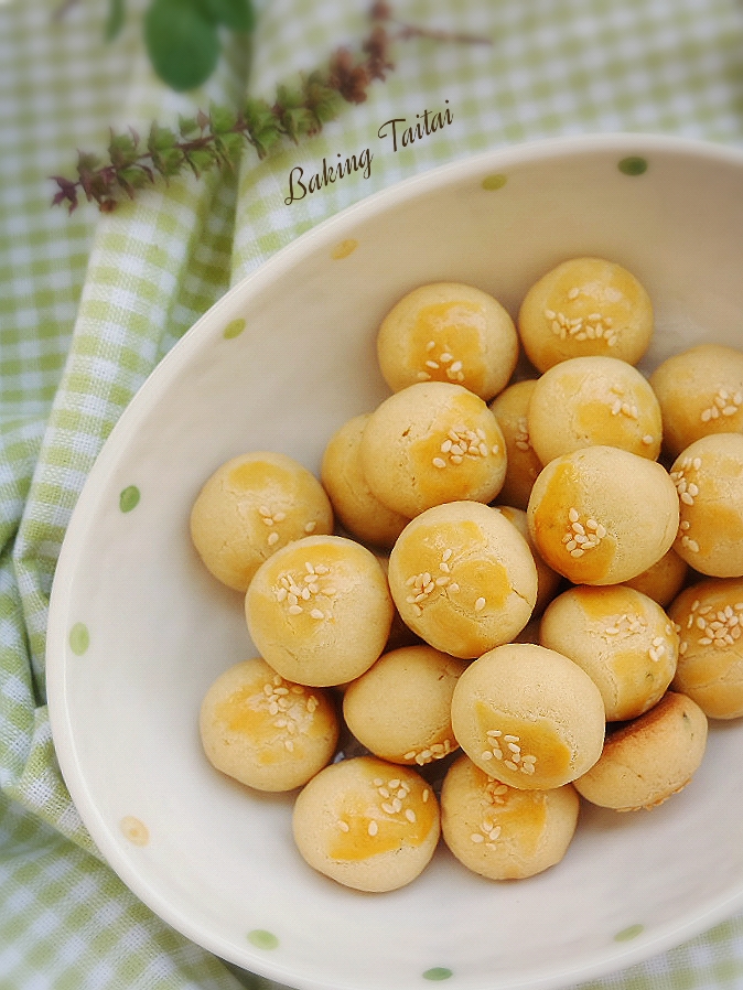 Baking Taitai 烘焙太太: Easy Salted Egg Yolk Cookies (3) 简易咸蛋黄奶油酥饼 （中英加图对照食谱）