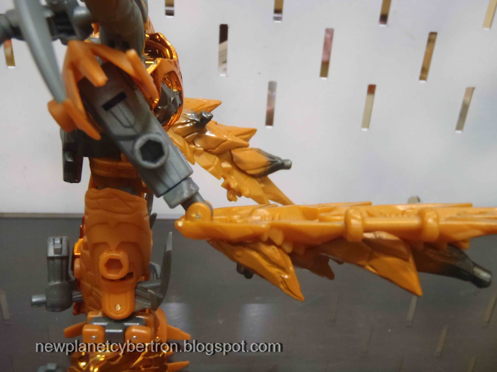 New Planet Cybertron: Transformers Review: Gaia Unicron (Voyager Arms ...
