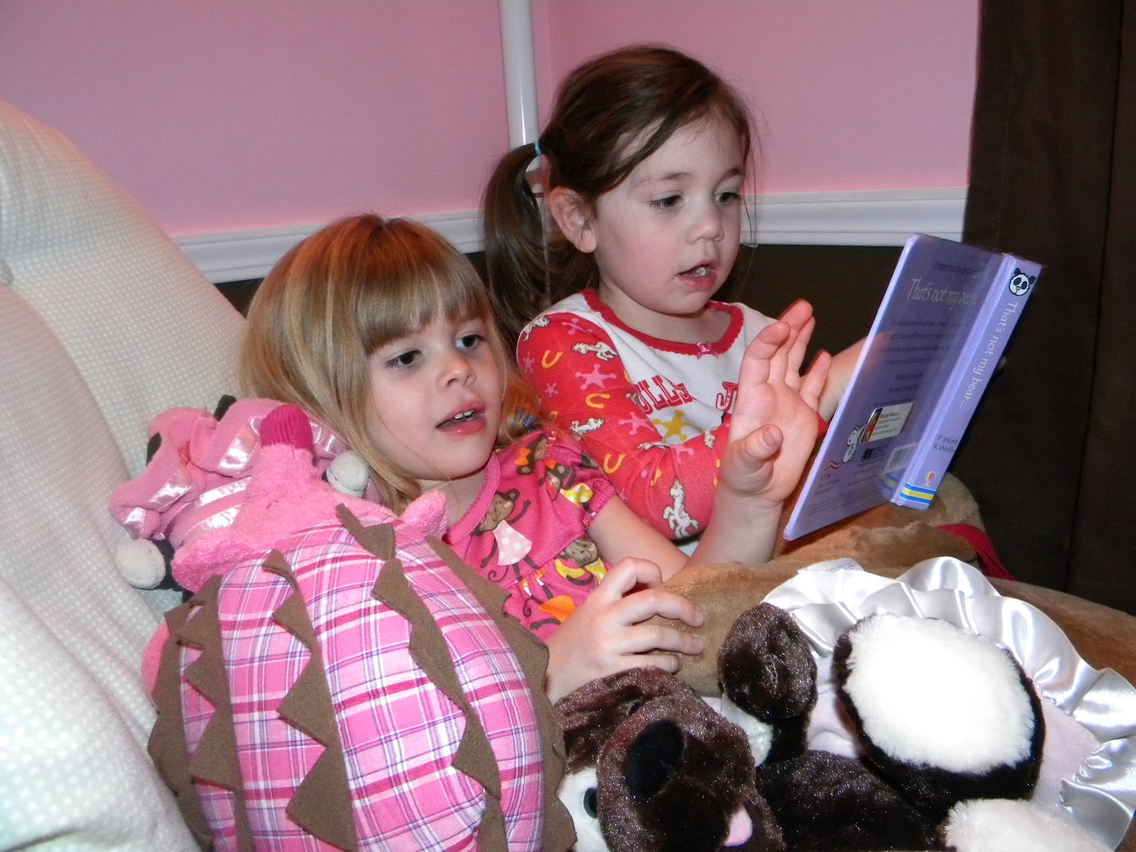 What Mimi Loves Two Cousins Playing And Reading Together