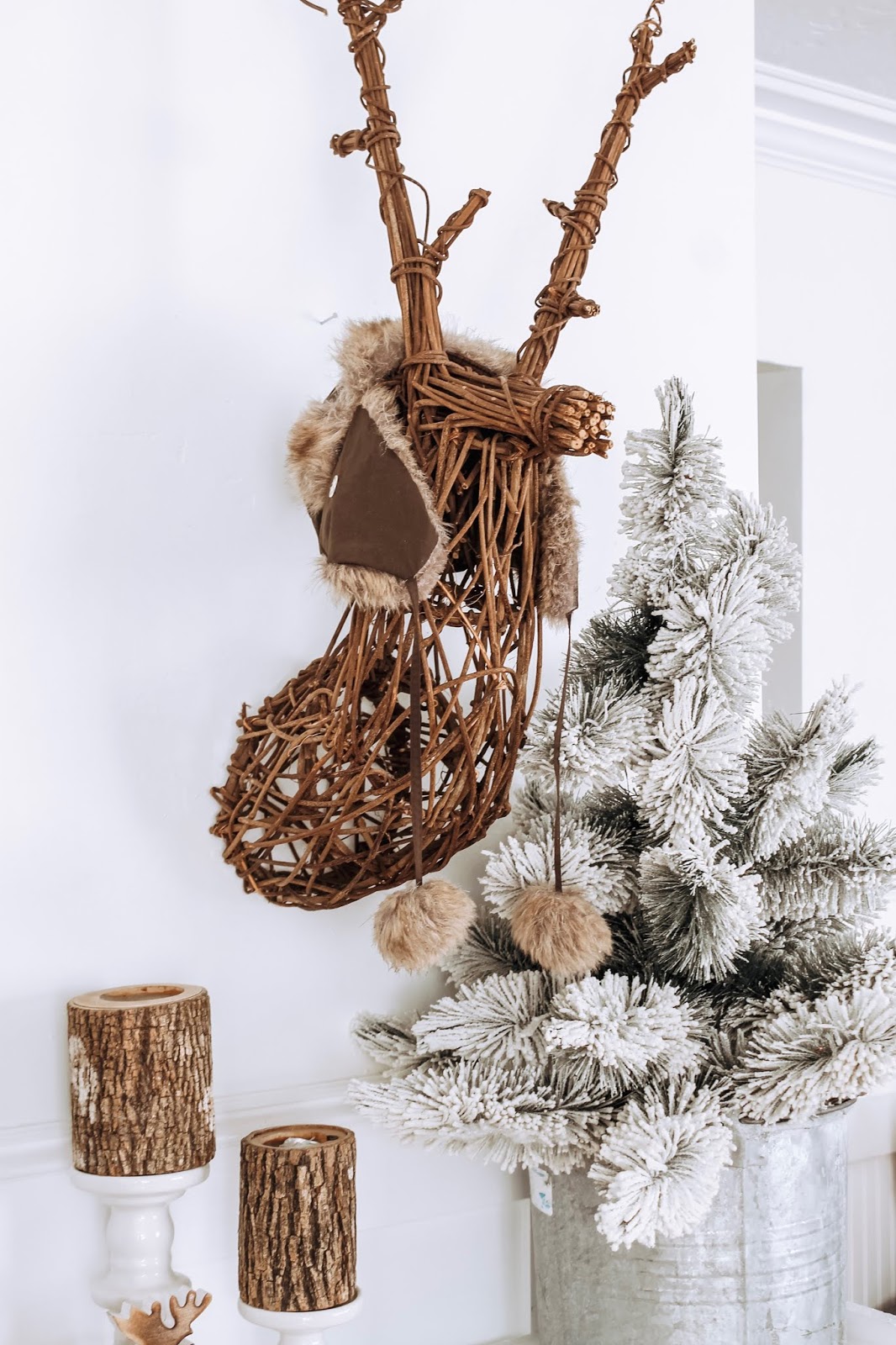 A Rustic-Winter Christmas Display 2018 | Home And Gardening