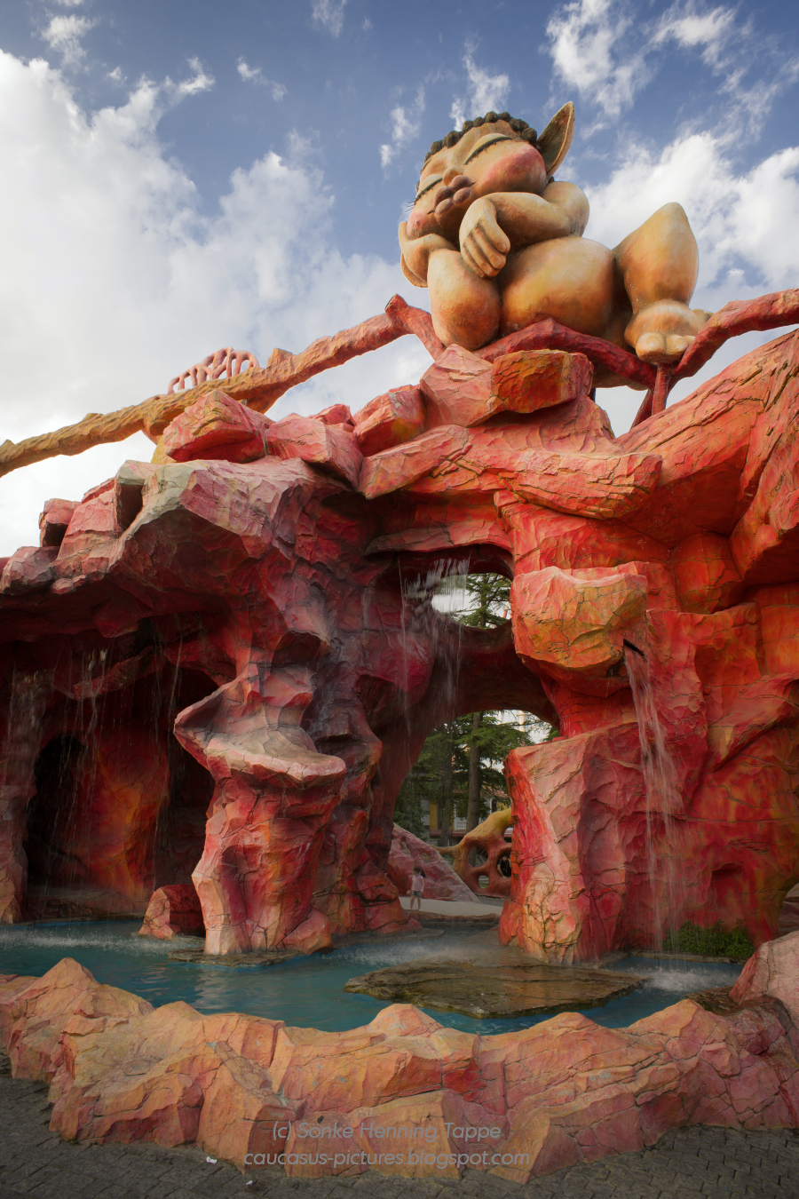 caucasus pictures - Bilder aus dem Kaukasus: Entrance to Bombora Park ...