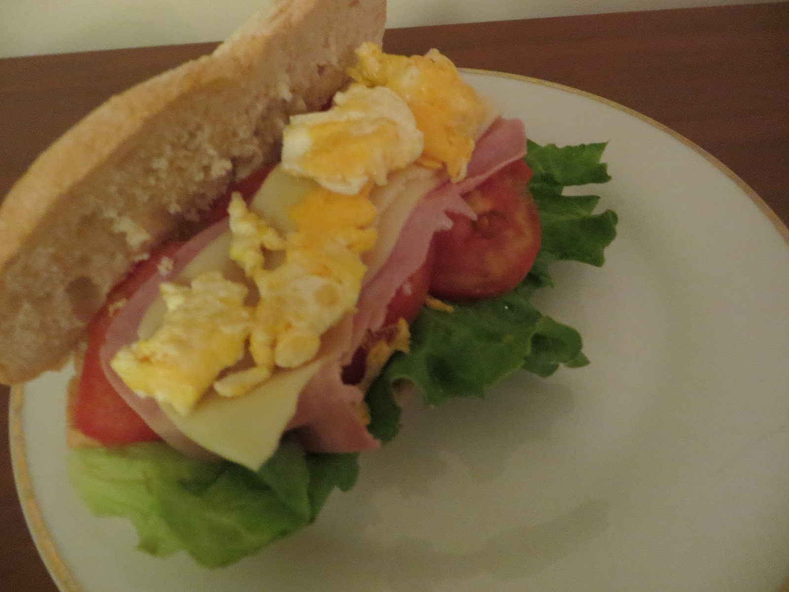 Su Delícia: Sandes mista com ovos rotos