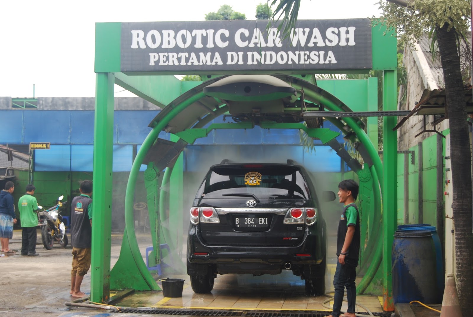Cuci Mobil Robotik Pertama Di Indonesia: Cuci Mobil Robotik Pertama Di ...