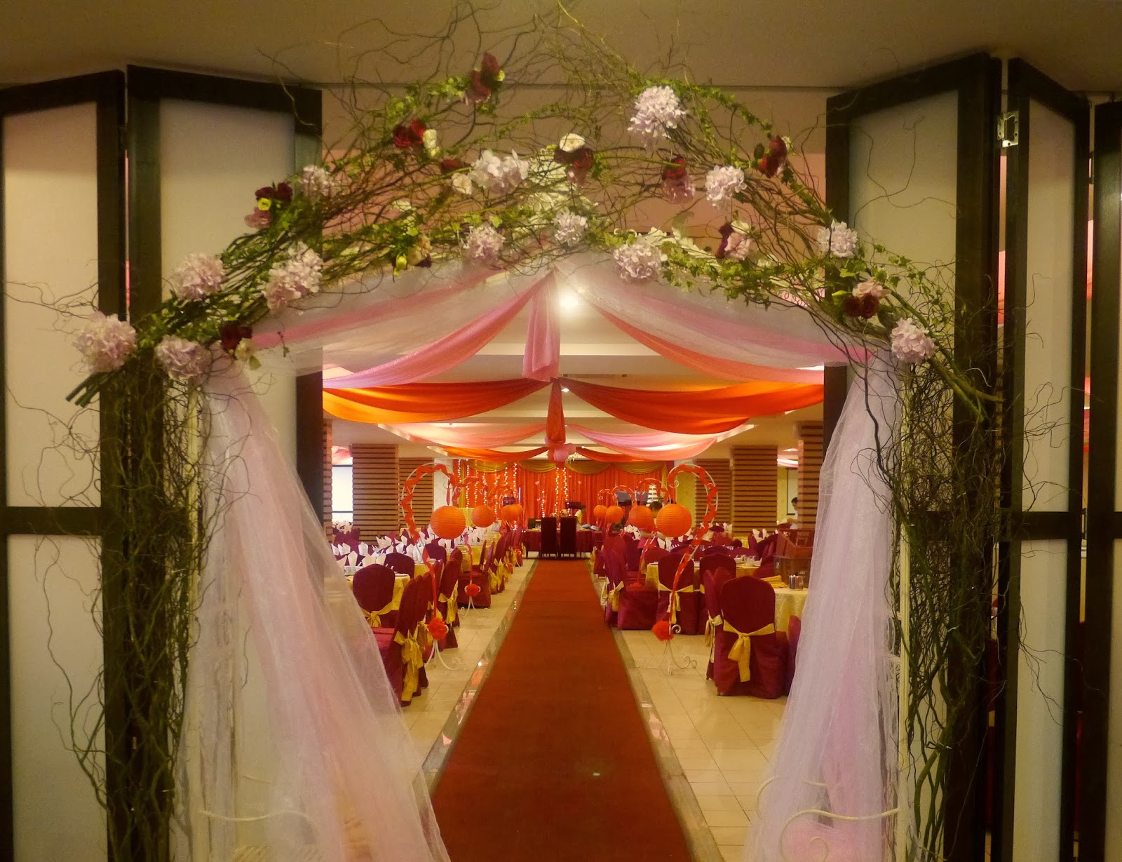 Liangliang Diary: Traditional chinese wedding dinner decoration at Tian ...