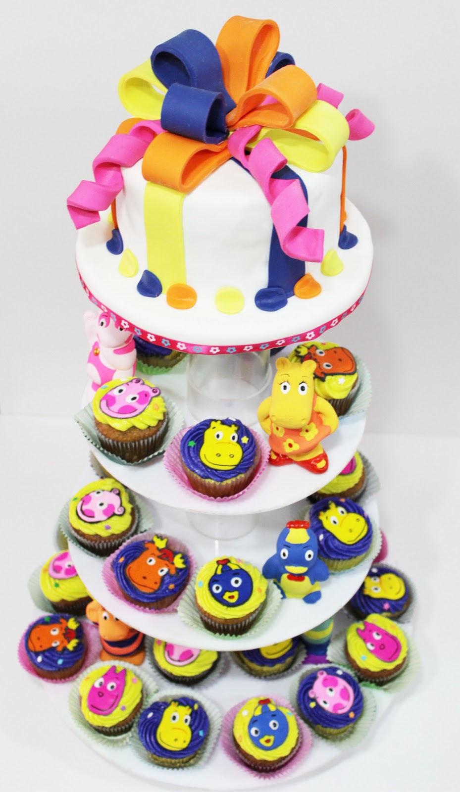 Fiesta Ideal Peru: Torta y Cupcakes de los Backyardigans