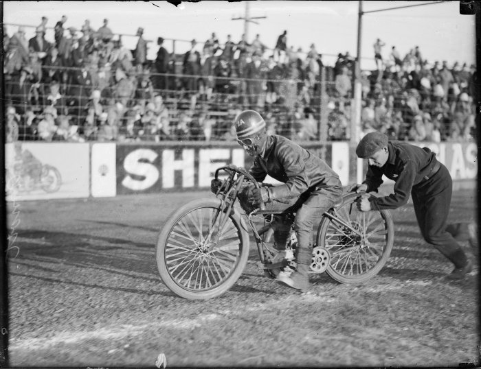 Speedboys: 1930 Speedway races