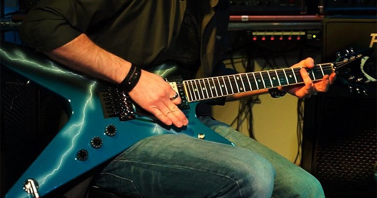 METAL MIRROR: I DIECI MIGLIORI RIFF DI CHITARRA DEL METAL METAL MIRROR: I DIECI MIGLIORI RIFF DI CHITARRA DEL METAL