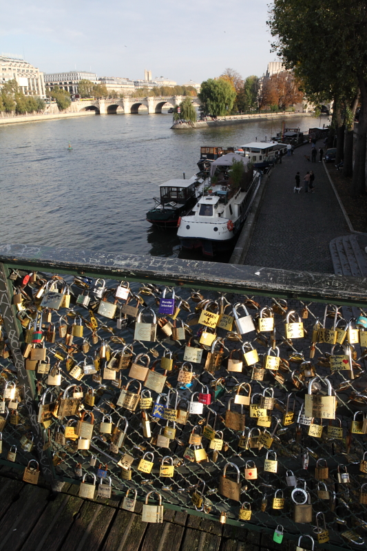 Magic Lantern Show: The Love Lock Bridge of Paris : Pont des Arts
