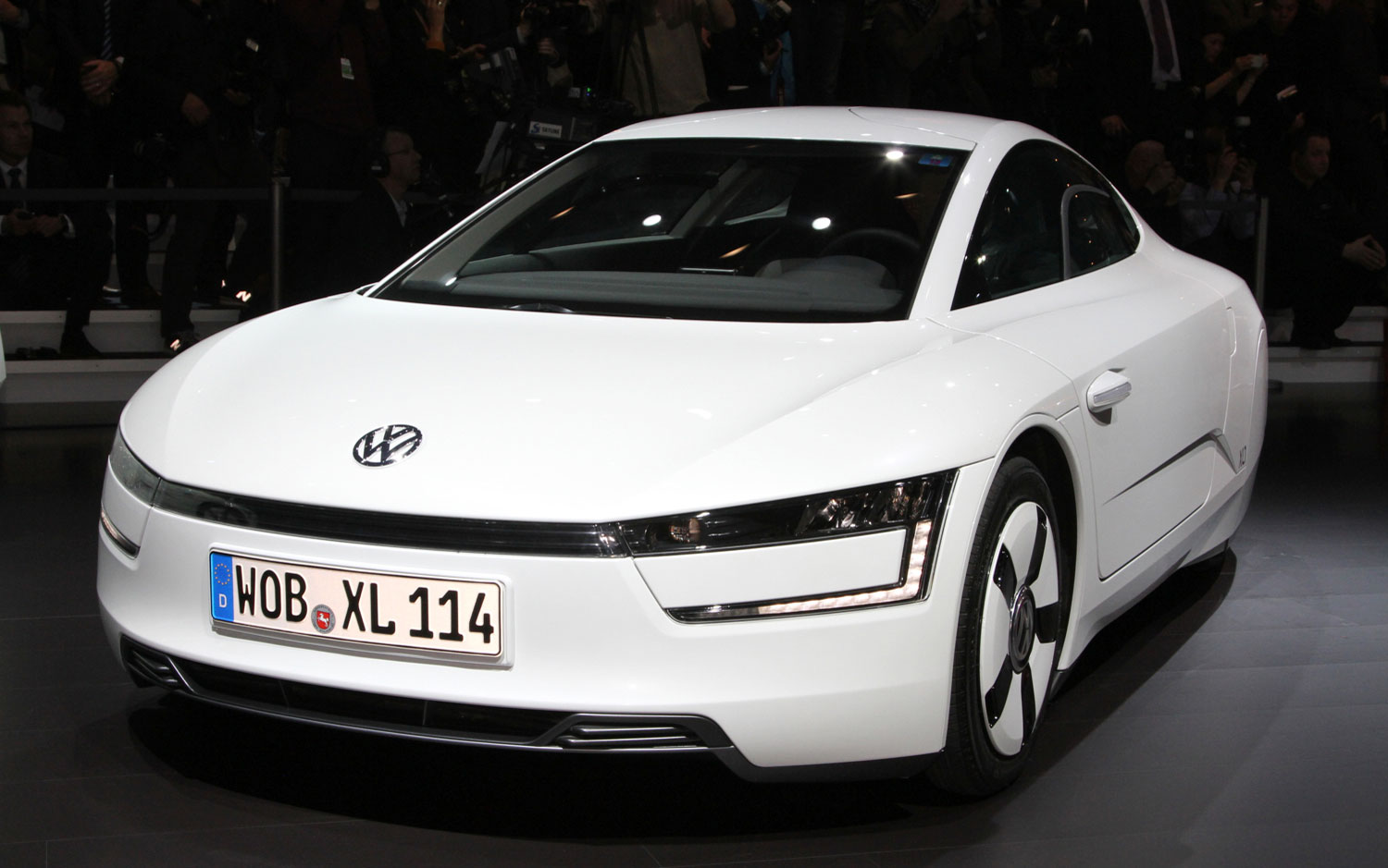 Cars Model 2013 2014: Volkswagen XL1 Diesel Hybrid Prototype Wears Red ...